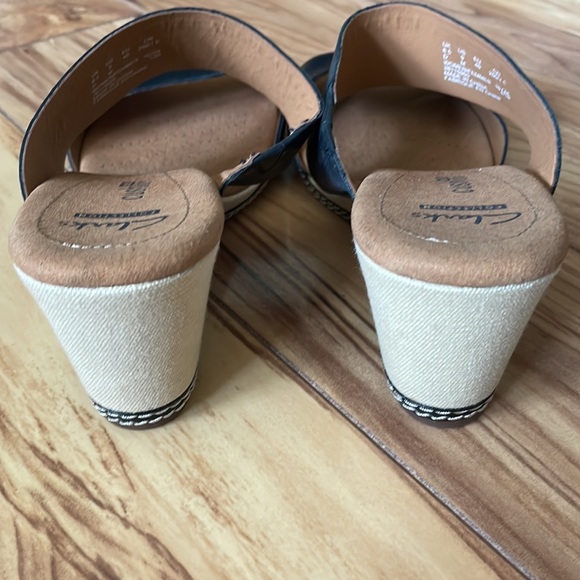 Clarks | Shoes | Clarks Collection Black Sandals Cushioned Shoes Cork ...
